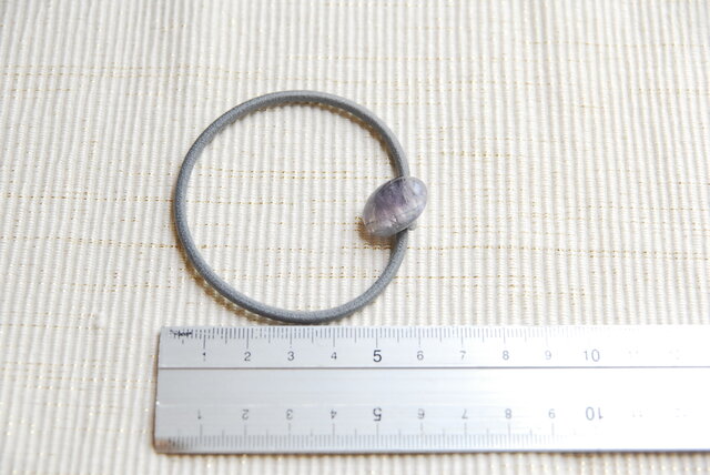 フローライトのヘアゴム グレー no.5 | iichi 日々の暮らしを心地よくするハンドメイドやアンティークのマーケットプレイス