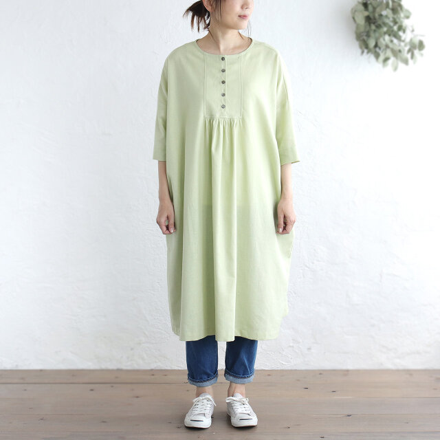 やわらかく、軽やかに。 リネン混 スモックワンピース （ピスタチオ）OP34 | iichi 日々の暮らしを心地よくするハンドメイドやアンティークのマーケットプレイス