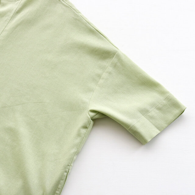 やわらかく、軽やかに。 リネン混 スモックワンピース （ピスタチオ）OP34 | iichi 日々の暮らしを心地よくするハンドメイドやアンティークのマーケットプレイス