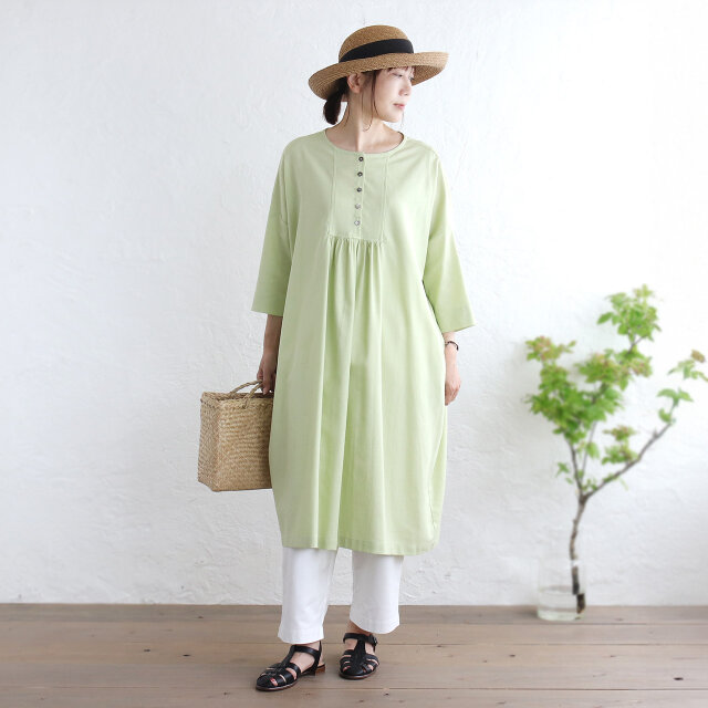 やわらかく、軽やかに。 リネン混 スモックワンピース （ピスタチオ）OP34 | iichi 日々の暮らしを心地よくするハンドメイドやアンティークのマーケットプレイス