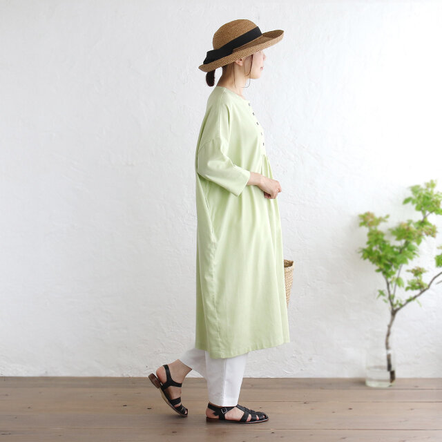 やわらかく、軽やかに。 リネン混 スモックワンピース （ピスタチオ）OP34 | iichi 日々の暮らしを心地よくするハンドメイドやアンティークのマーケットプレイス