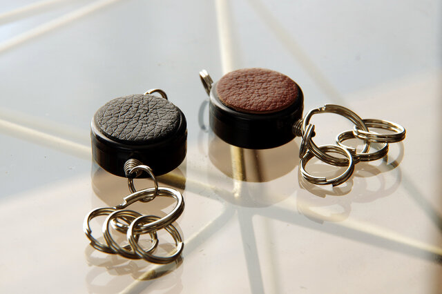 《CAVALLO》レザーリールストラップ《5colors》 | iichi 日々の暮らしを心地よくするハンドメイドやアンティークのマーケットプレイス