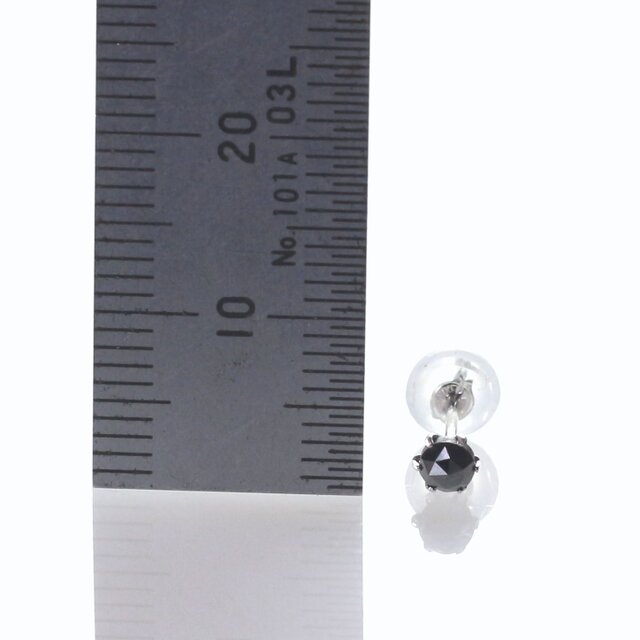 Pt900 ブラックダイヤモンドピアス 計0.3ct | iichi 日々の暮らしを心地よくするハンドメイドやアンティークのマーケットプレイス