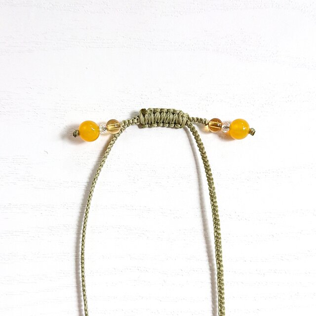 ミモザカラーの天然石 フリーサイズネックレス Y-2055 | iichi 日々の暮らしを心地よくするハンドメイドやアンティークのマーケットプレイス