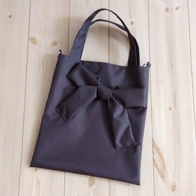 雨の日用 全て撥水加工のリボンミニトートバッグ レインバッグ 梅雨 ブラウン 229 | iichi 日々の暮らしを心地よくするハンドメイドやアンティークのマーケットプレイス