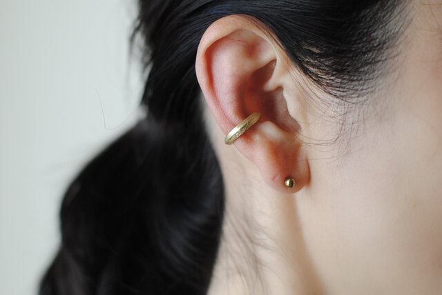 edgeイヤーカフ | iichi 日々の暮らしを心地よくするハンドメイドやアンティークのマーケットプレイス