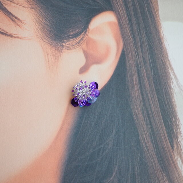 『Beadspan round 粒々 pop』（パープル）ピアス/イヤリング【受注】 | iichi 日々の暮らしを心地よくするハンドメイドやアンティークのマーケットプレイス