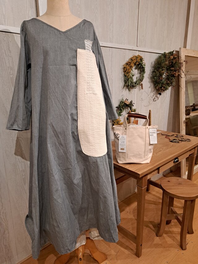 Vスッキリワンピース | iichi 日々の暮らしを心地よくするハンドメイドやアンティークのマーケットプレイス