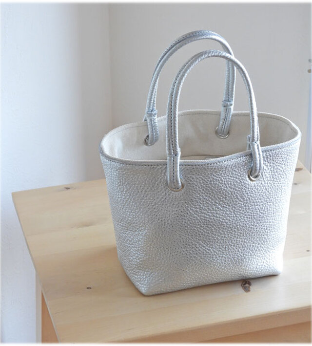 ちびちびトート シルバー | iichi 日々の暮らしを心地よくするハンドメイドやアンティークのマーケットプレイス