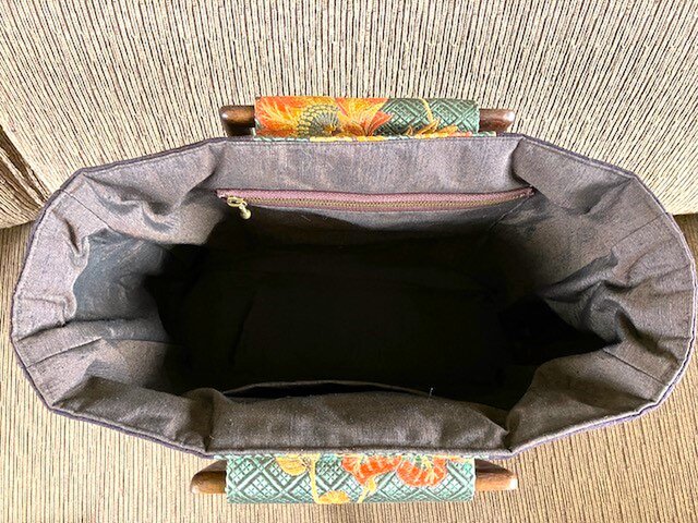 花柄八寸帯と無地紬の剥ぎ手提 | iichi 日々の暮らしを心地よくするハンドメイドやアンティークのマーケットプレイス