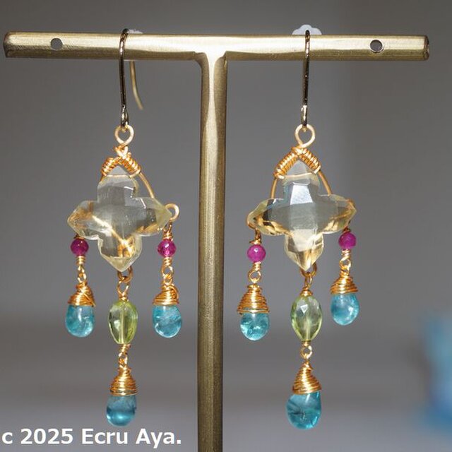 *雲間を縫って*レモンクォーツのスクエアクロスカットの光のピアス | iichi 日々の暮らしを心地よくするハンドメイドやアンティークのマーケットプレイス