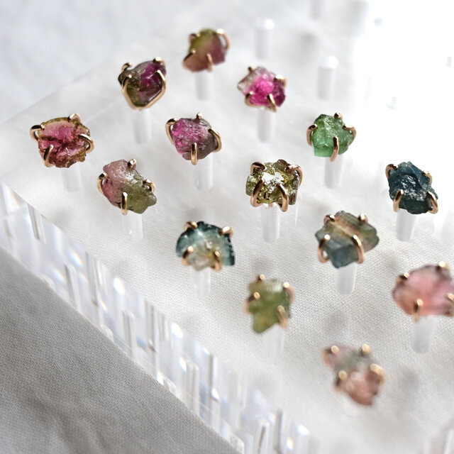 【WK様専用】」選べるカラー16種類・原石トルマリンの14kgfスタッドピアスS&M | iichi 日々の暮らしを心地よくするハンドメイドやアンティークのマーケットプレイス