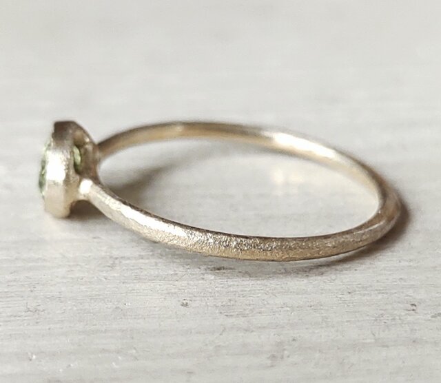 ﾙｰﾄﾞｳﾞｯﾋｱｲﾄinﾍﾟﾘﾄﾞｯﾄ＊K10 ring | iichi 日々の暮らしを心地よくするハンドメイドやアンティークのマーケットプレイス