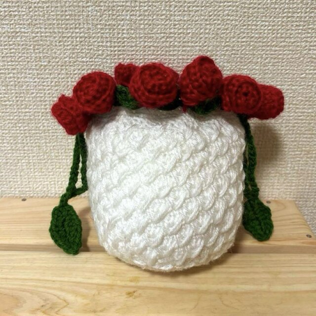 【オーダーOK】バラの巾着袋 ハンドメイド かぎ針編み フラワー | iichi 日々の暮らしを心地よくするハンドメイドやアンティークのマーケットプレイス