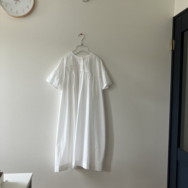 白コットンのロングワンピース（o-op-030) | iichi 日々の暮らしを心地よくするハンドメイドやアンティークのマーケットプレイス