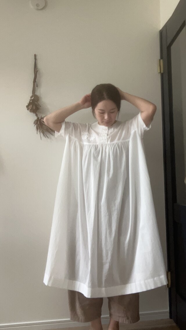 白コットンのロングワンピース（o-op-030) | iichi 日々の暮らしを心地よくするハンドメイドやアンティークのマーケットプレイス