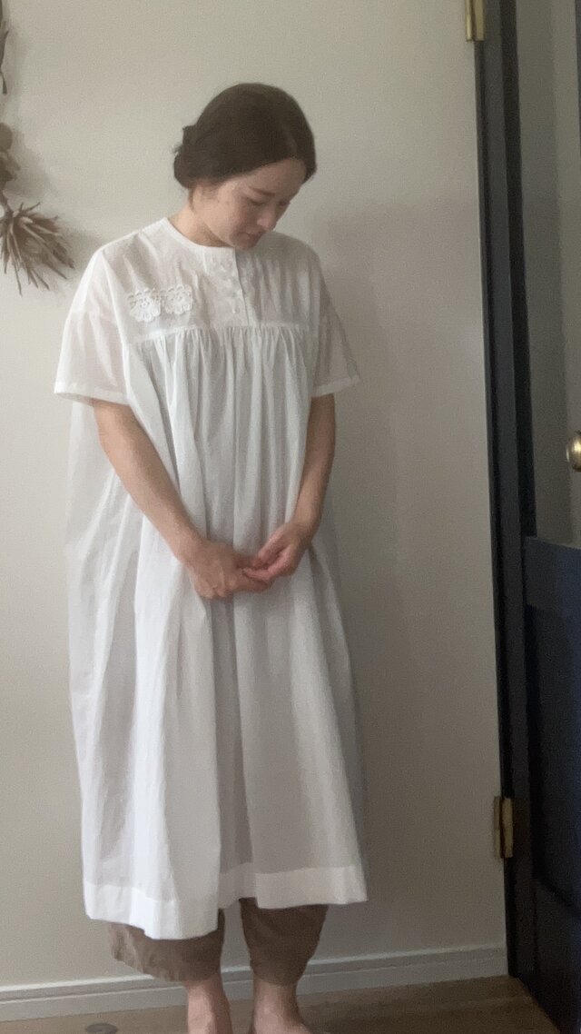 白コットンのロングワンピース（o-op-030) | iichi 日々の暮らしを心地よくするハンドメイドやアンティークのマーケットプレイス
