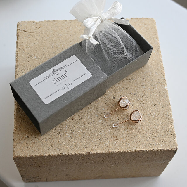 ハーキマーダイヤモンド14kgfスタッドピアス/grand （両耳・ペア） | iichi 日々の暮らしを心地よくするハンドメイドやアンティークのマーケットプレイス