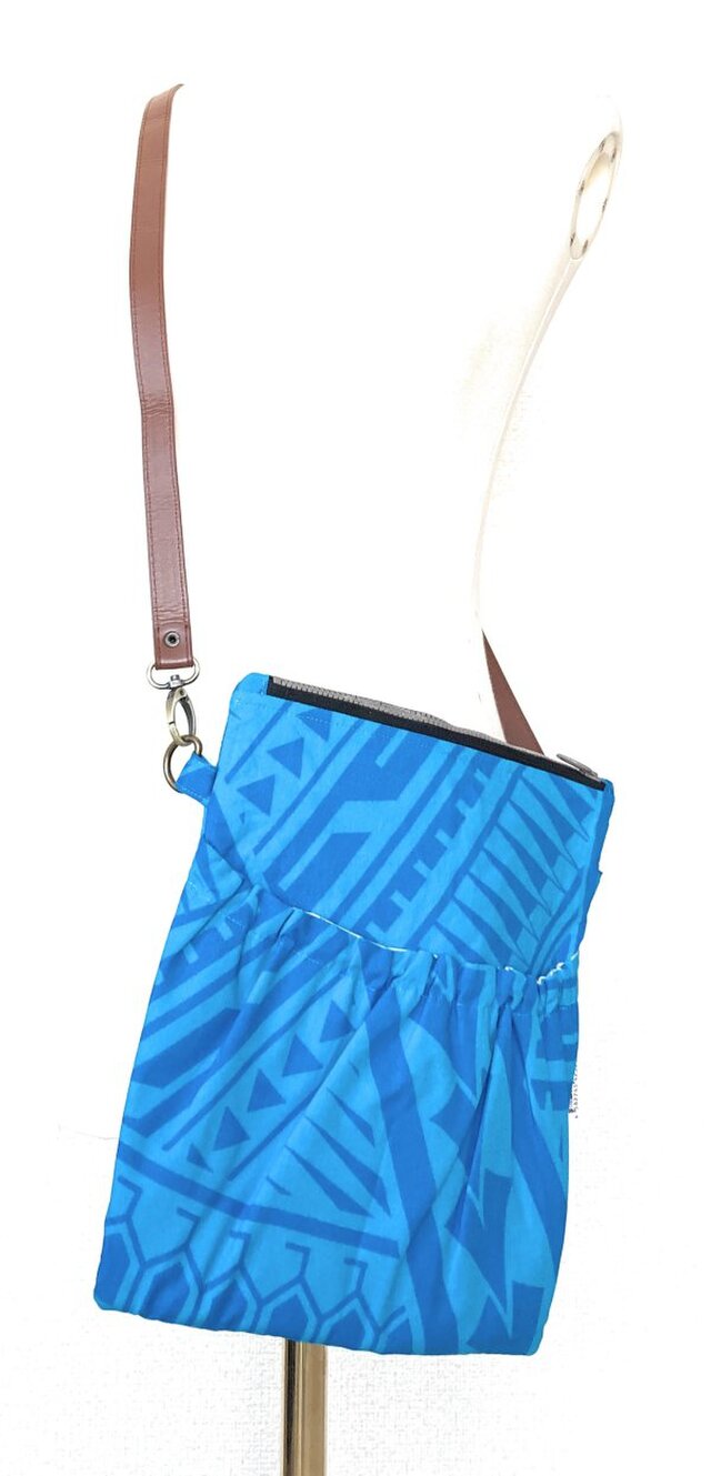 MAMARLINE ハワイアン ファブリック サコッシュ 内外ポケット付き ハイビスカス柄 ターコイズ [hsc-250 | iichi 日々の暮らしを心地よくするハンドメイドやアンティークの ...