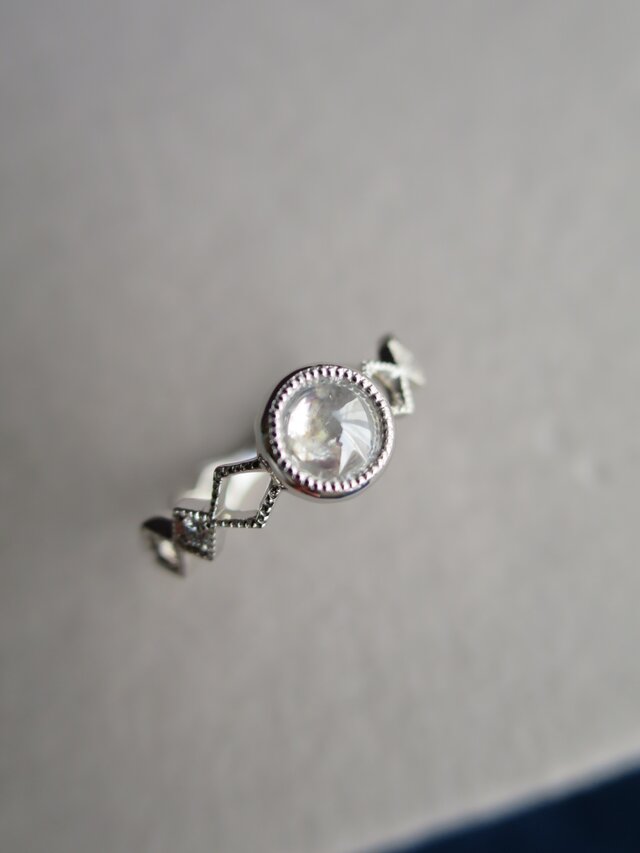 Pt Sword cabochon diamond ring | iichi 日々の暮らしを心地よくするハンドメイドやアンティークのマーケットプレイス