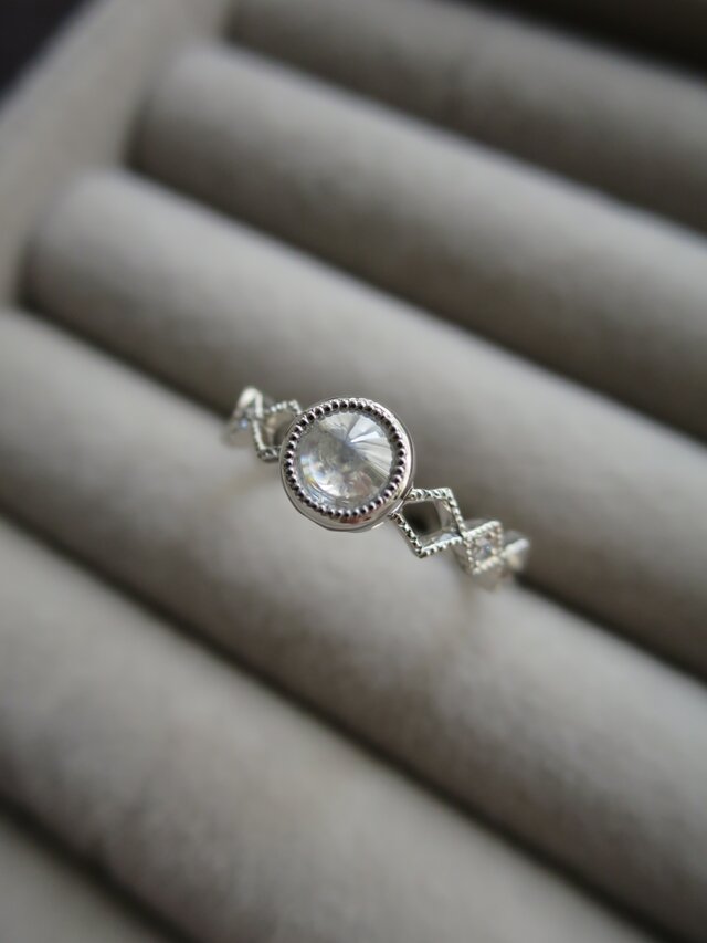Pt Sword cabochon diamond ring | iichi 日々の暮らしを心地よくするハンドメイドやアンティークのマーケットプレイス