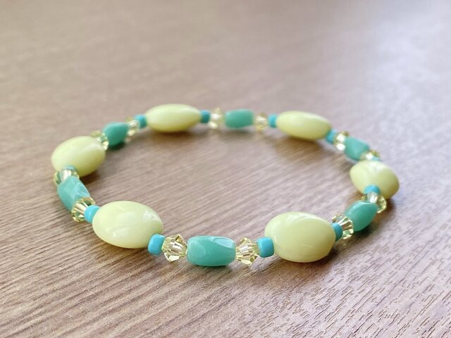 Beaded bracelet-86 | iichi 日々の暮らしを心地よくするハンドメイドやアンティークのマーケットプレイス