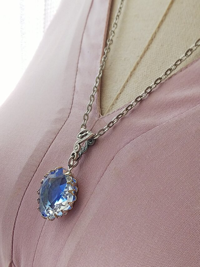 ヴィンテージ Clear／Blue 氷のように美しいギヴレGlass クラシカルネックレス | iichi 日々の暮らしを心地よくするハンドメイドやアンティークのマーケットプレイス