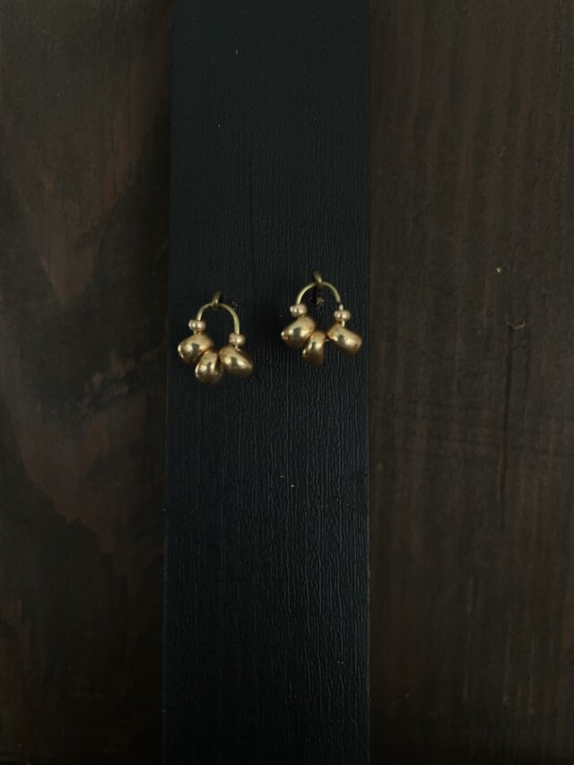 メタリックビーズピアス no.070 | iichi 日々の暮らしを心地よくするハンドメイドやアンティークのマーケットプレイス