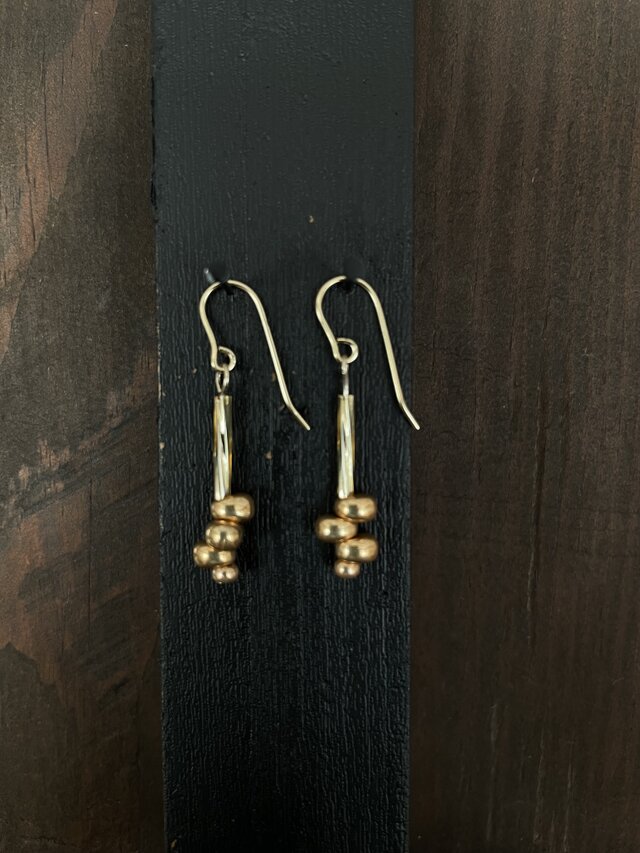 メタリックビーズピアス no.074 | iichi 日々の暮らしを心地よくするハンドメイドやアンティークのマーケットプレイス