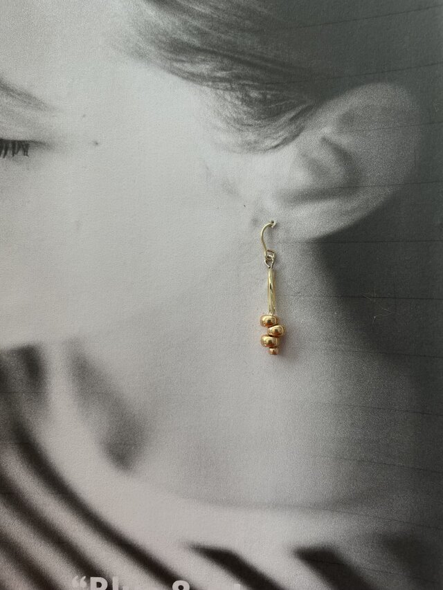 メタリックビーズピアス no.074 | iichi 日々の暮らしを心地よくするハンドメイドやアンティークのマーケットプレイス