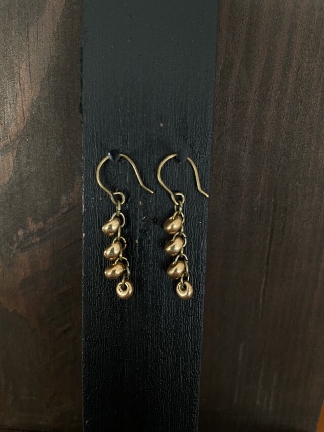 メタリックビーズピアス no.075 | iichi 日々の暮らしを心地よくするハンドメイドやアンティークのマーケットプレイス