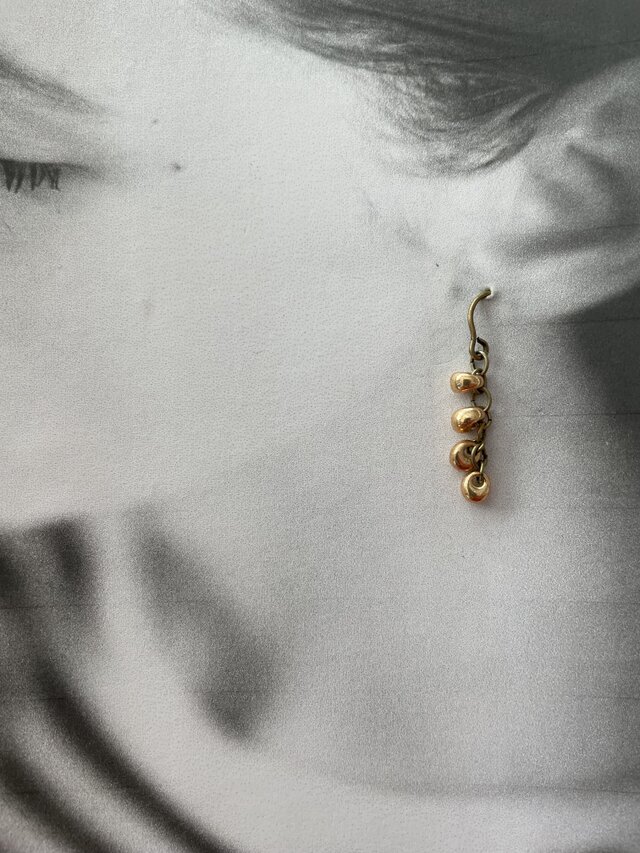 メタリックビーズピアス no.075 | iichi 日々の暮らしを心地よくするハンドメイドやアンティークのマーケットプレイス