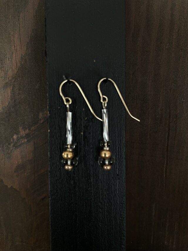 メタリックビーズピアス no.077 | iichi 日々の暮らしを心地よくするハンドメイドやアンティークのマーケットプレイス