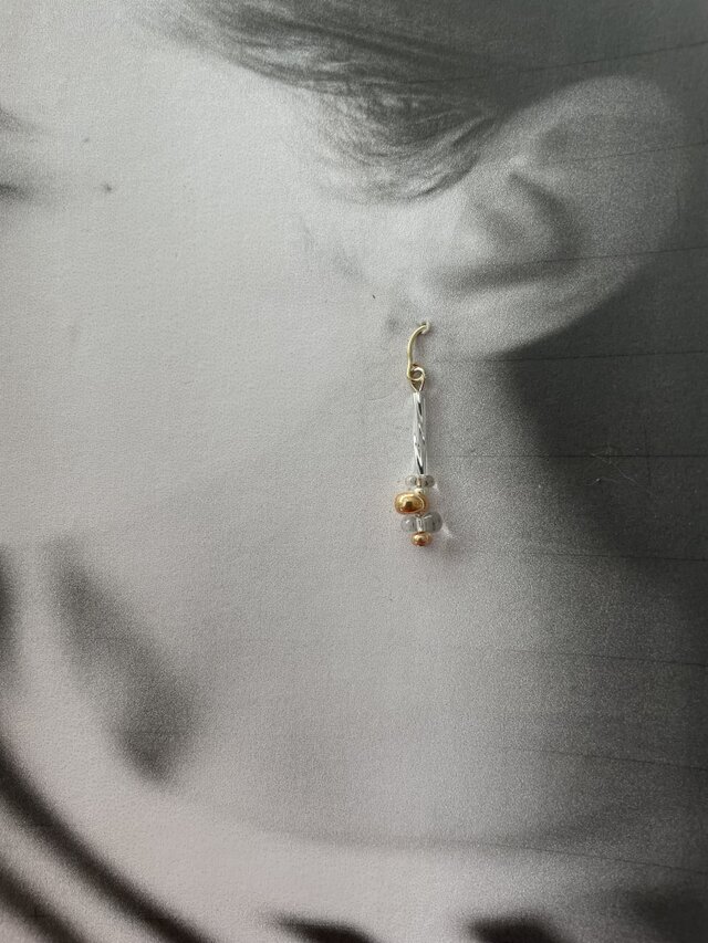 メタリックビーズピアス no.077 | iichi 日々の暮らしを心地よくするハンドメイドやアンティークのマーケットプレイス