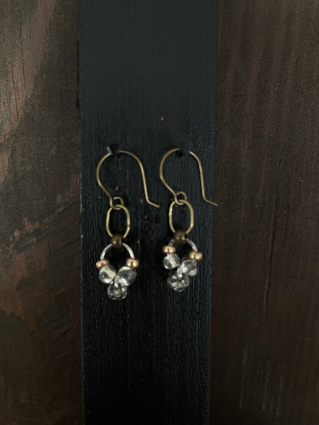 メタリックビーズピアス no.079 | iichi 日々の暮らしを心地よくするハンドメイドやアンティークのマーケットプレイス