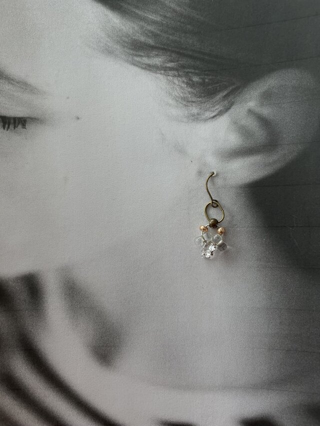 メタリックビーズピアス no.079 | iichi 日々の暮らしを心地よくするハンドメイドやアンティークのマーケットプレイス