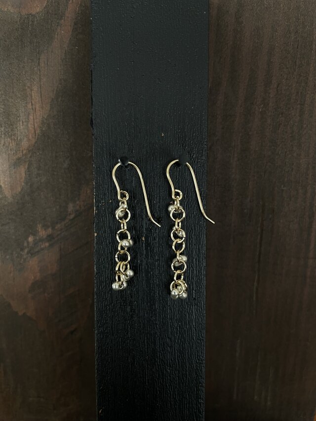 メタリックビーズピアス no.082 | iichi 日々の暮らしを心地よくするハンドメイドやアンティークのマーケットプレイス