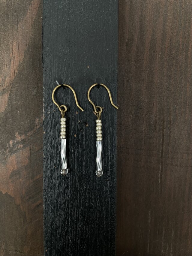 メタリックビーズピアス no.084 | iichi 日々の暮らしを心地よくするハンドメイドやアンティークのマーケットプレイス