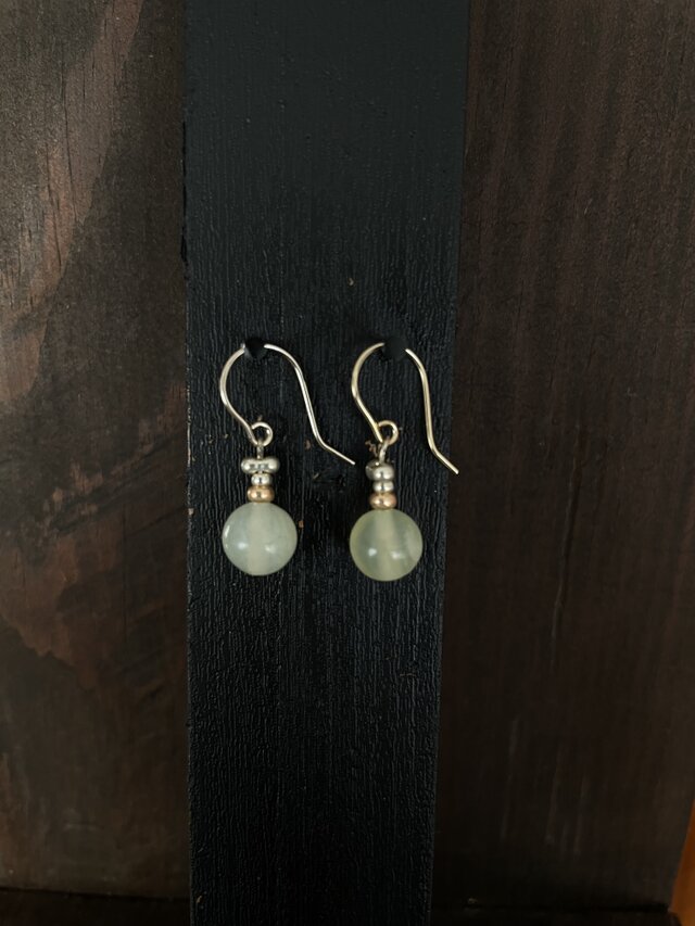 メタリックビーズピアス no.086 | iichi 日々の暮らしを心地よくするハンドメイドやアンティークのマーケットプレイス