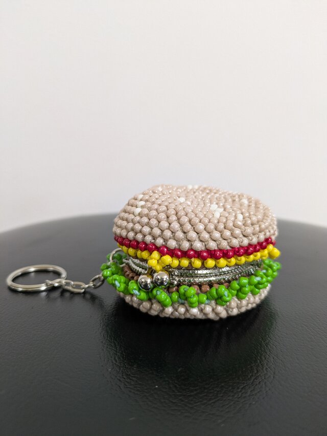 21*ビーズがま口☆ミニコインケース☆ハンバーガー | iichi 日々の暮らしを心地よくするハンドメイドやアンティークのマーケットプレイス