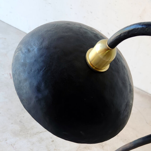 アイアン【鉄】のLEDデスクランプR・テーブルランプ | iichi 日々の暮らしを心地よくするハンドメイドやアンティークのマーケットプレイス