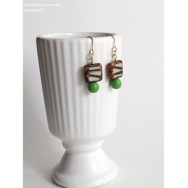 焼き菓子のピアス | iichi 日々の暮らしを心地よくするハンドメイドやアンティークのマーケットプレイス