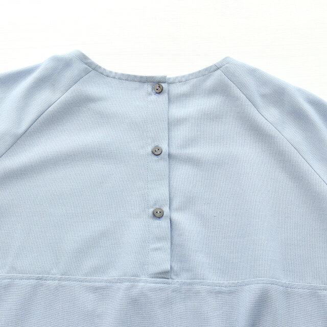 大人の装いに。すっきり見えリネン混サックワンピース（ライトブルー）OP19 | iichi 日々の暮らしを心地よくするハンドメイドやアンティークのマーケットプレイス