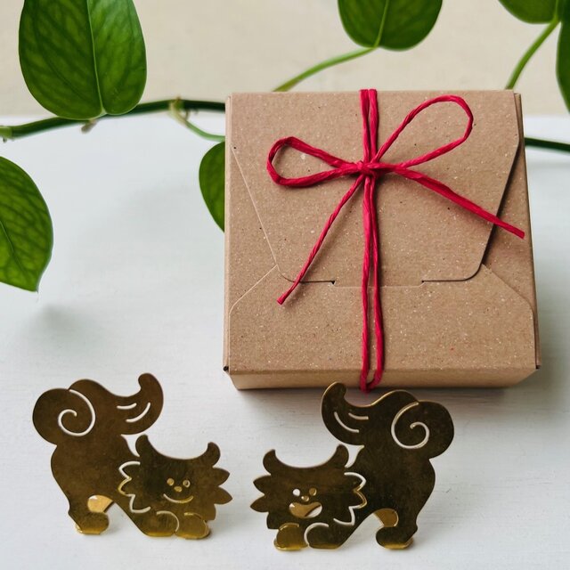 【掲載商品】おしりトントンしてほシーサー 真鍮置物 ペア シーサー 沖縄 | iichi 日々の暮らしを心地よくするハンドメイドやアンティークのマーケットプレイス