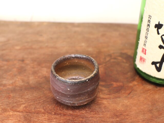 備前焼 ぐい呑み gi-053 | iichi 日々の暮らしを心地よくするハンドメイドやアンティークのマーケットプレイス