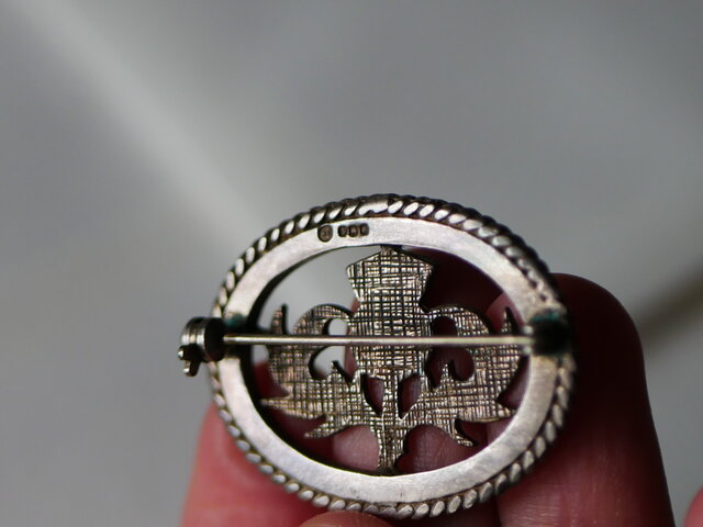 vintage ブローチ ヨーロッパヴィンテージ ヴィンテージブローチ | iichi 日々の暮らしを心地よくするハンドメイドやアンティークのマーケットプレイス