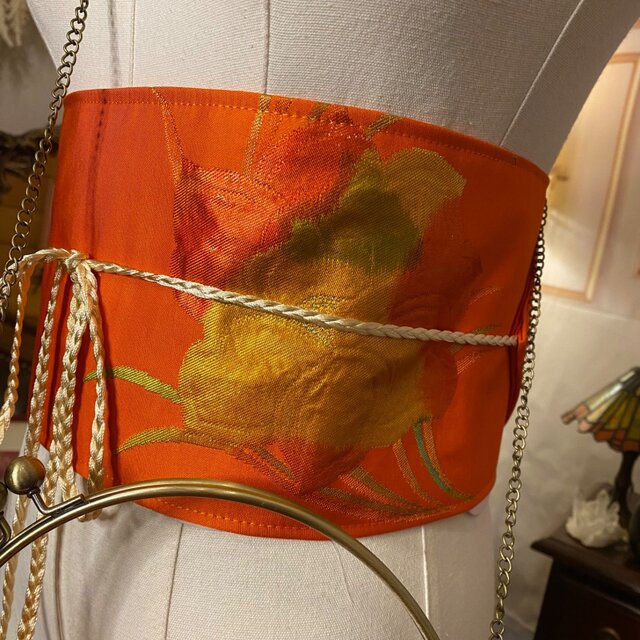 和洋折衷 名古屋帯リメイク ハンドバッグ バック ショルダーチェーン付き ガマ口タイプ 帯サッシュベルト セット あ-89 | iichi 日々の暮らしを心地よくするハンドメイドやアンティーク ...