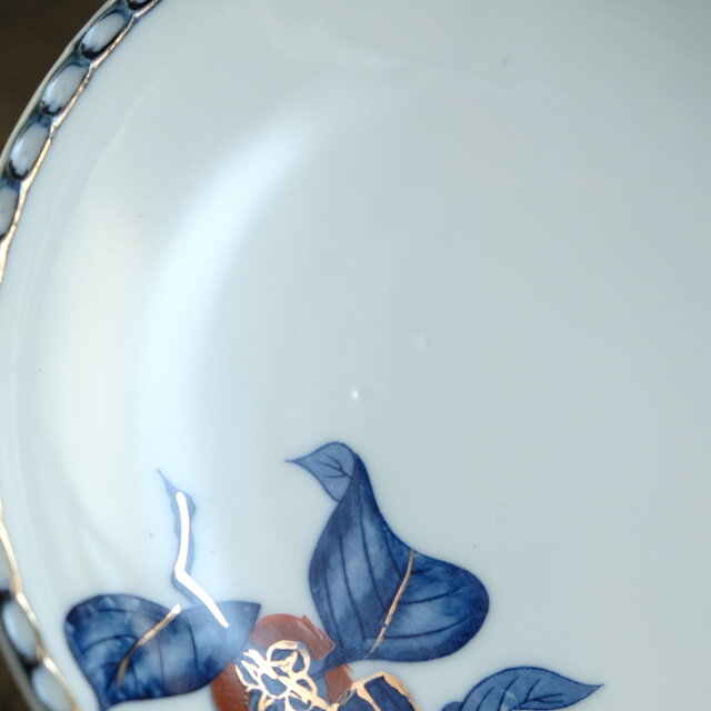 【特価¥950→¥550】赤い柿と青いリーフ 有田焼 柿文色絵金彩中皿 古民家 古道具 antiques 昭和初期 | iichi 日々の暮らしを心地よくするハンドメイドやアンティークの ...