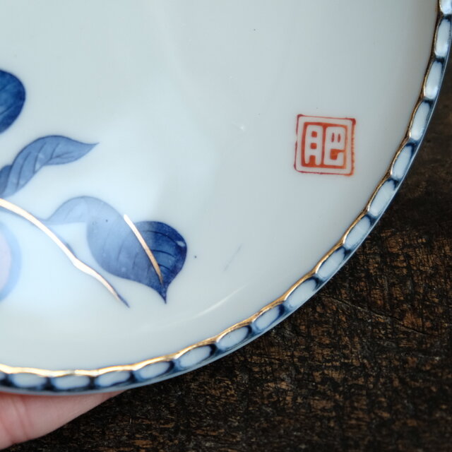 【特価¥950→¥550】赤い柿と青いリーフ 有田焼 柿文色絵金彩中皿 古民家 古道具 antiques 昭和初期 | iichi 日々の暮らしを心地よくするハンドメイドやアンティークの ...