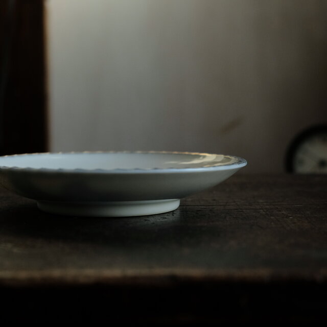 【特価¥950→¥550】赤い柿と青いリーフ 有田焼 柿文色絵金彩中皿 古民家 古道具 antiques 昭和初期 | iichi 日々の暮らしを心地よくするハンドメイドやアンティークの ...